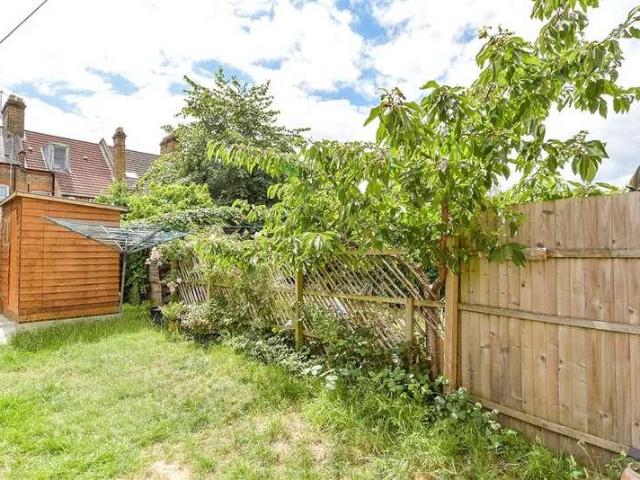 2 bed flat for sale