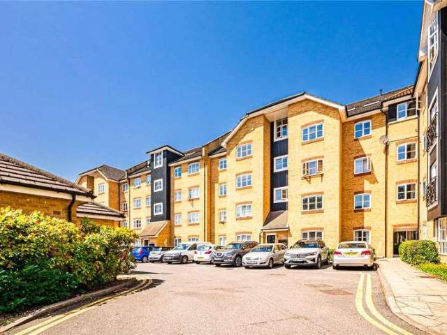 2 bed flat for sale