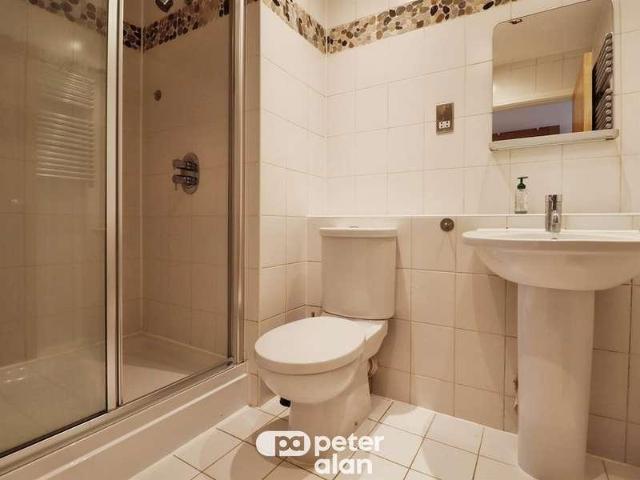 2 bed flat for sale
