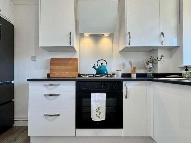 2 bed flat for sale