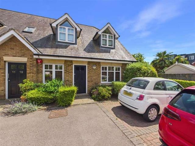 2 bed flat for sale