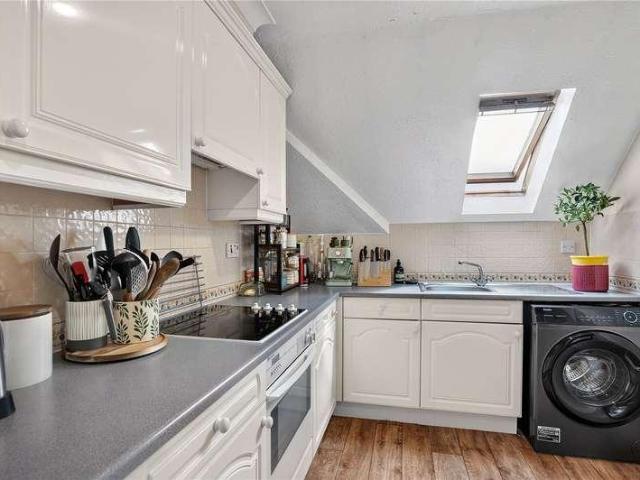 2 bed flat for sale