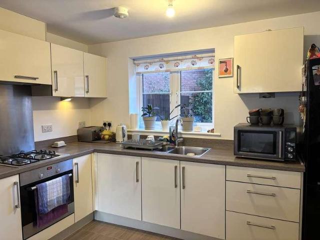 2 bed flat for sale