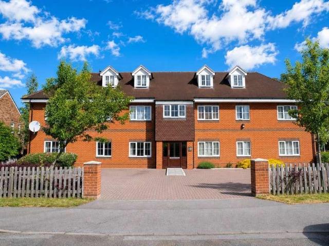 2 bed flat for sale