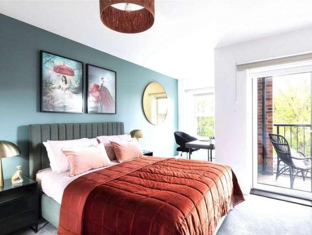 2 bed flat for sale