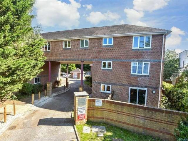 2 bed flat for sale