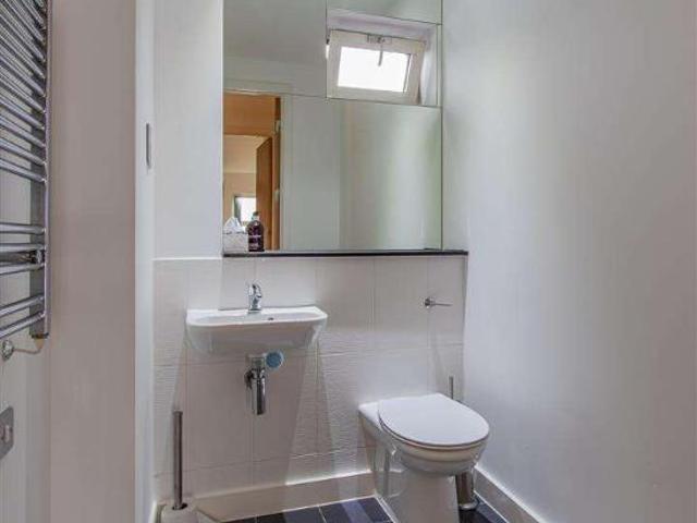 2 bed flat for sale