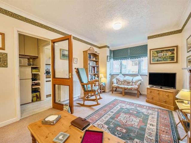 2 bed flat for sale
