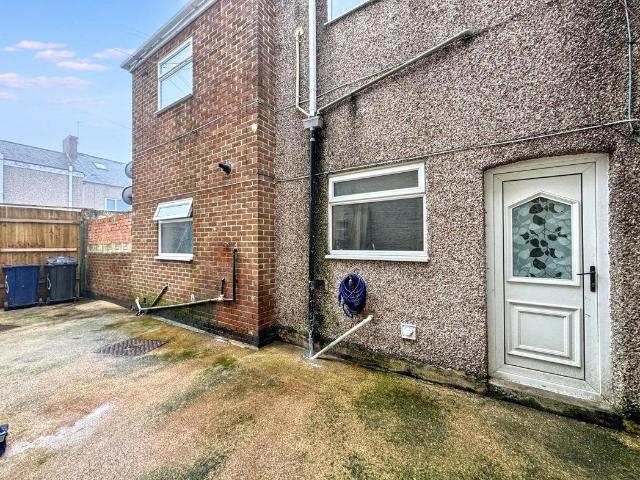2 bed flat for sale