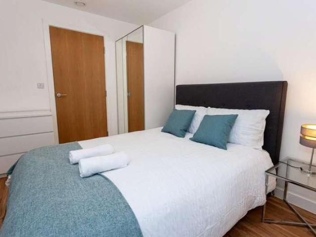 2 bed flat for sale