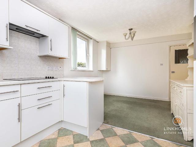2 bed flat for sale