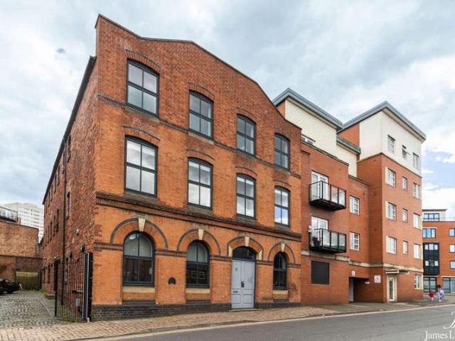 2 bed flat for sale