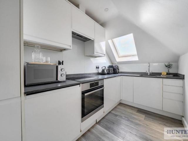 2 bed flat for sale