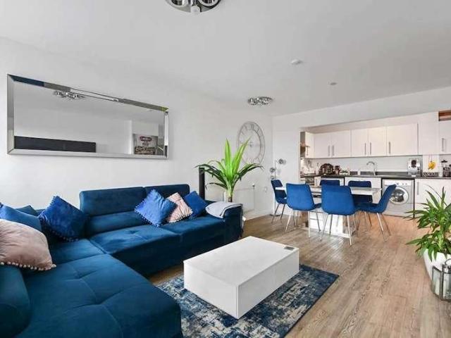 2 bed flat for sale