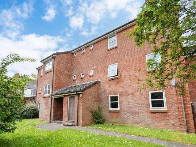 2 bed flat for sale