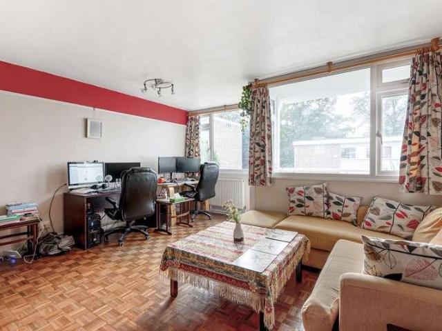 2 bed flat for sale