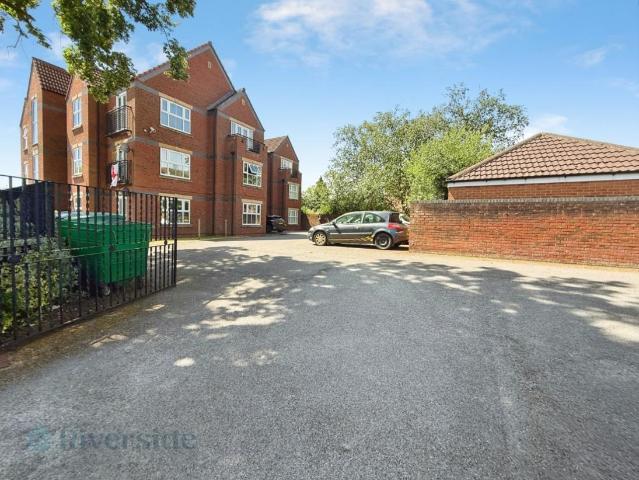 2 bed flat for sale