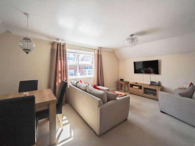 2 bed flat for sale