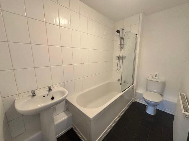 2 bed flat for sale