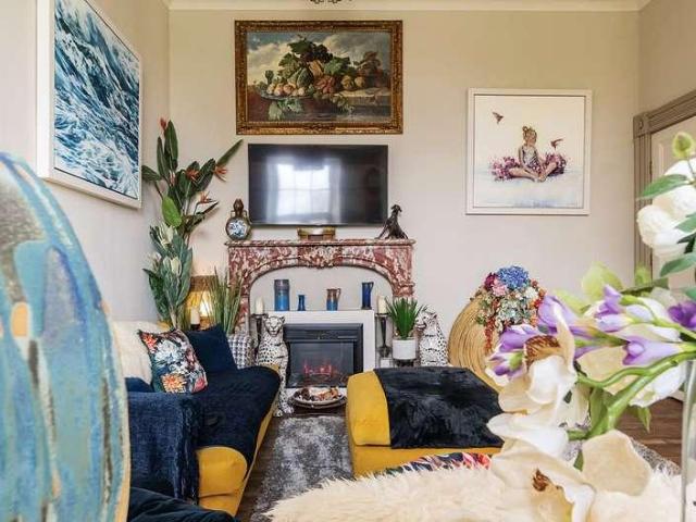2 bed flat for sale