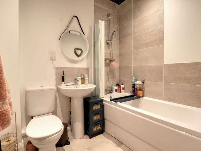 2 bed flat for sale