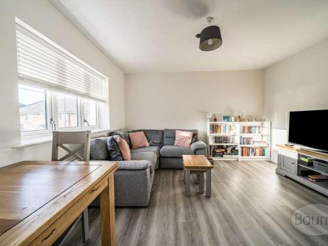 2 bed flat for sale