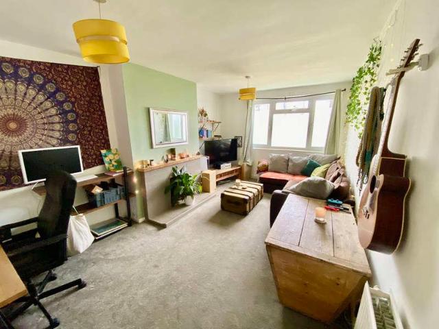 2 bed flat for sale