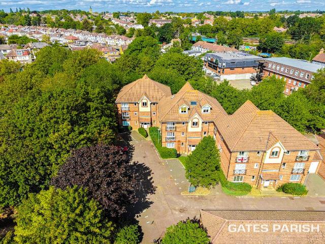 2 bed flat for sale