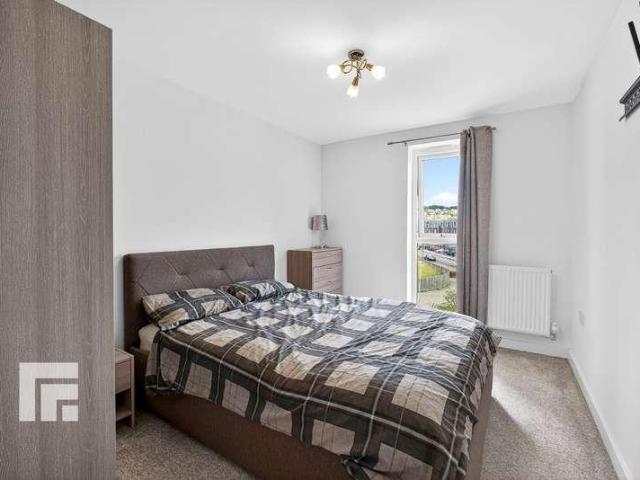 2 bed flat for sale