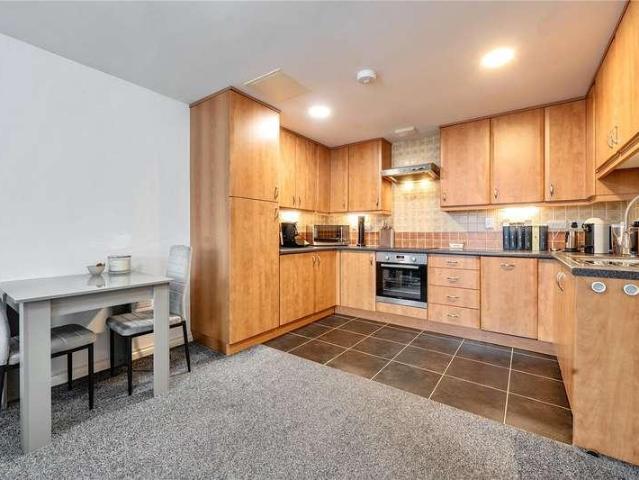2 bed flat for sale