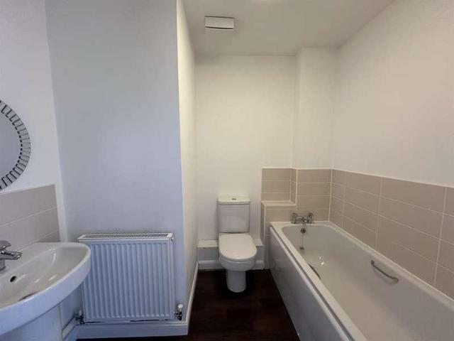 2 bed flat for sale