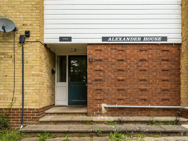 2 bed flat for sale
