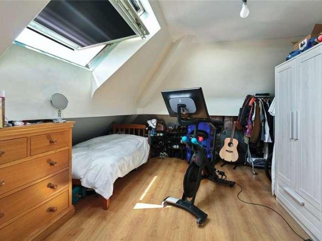 2 bed flat for sale