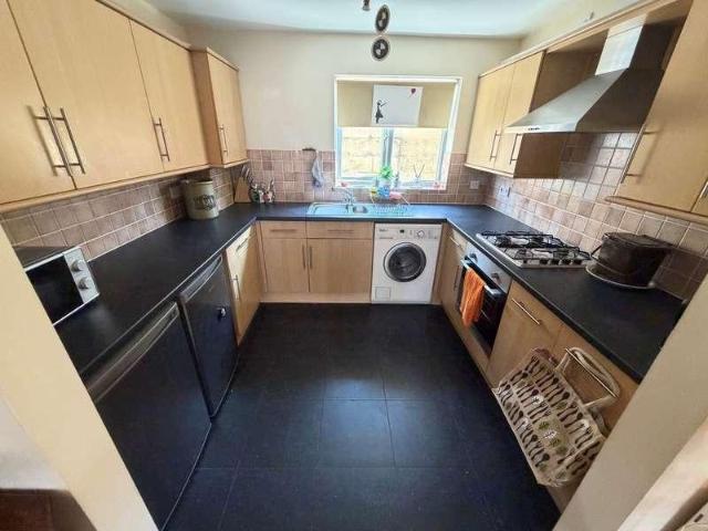 2 bed flat for sale