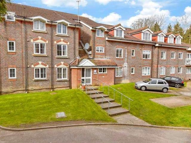 2 bed flat for sale