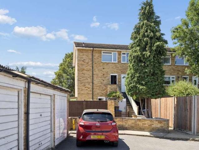 2 bed flat for sale