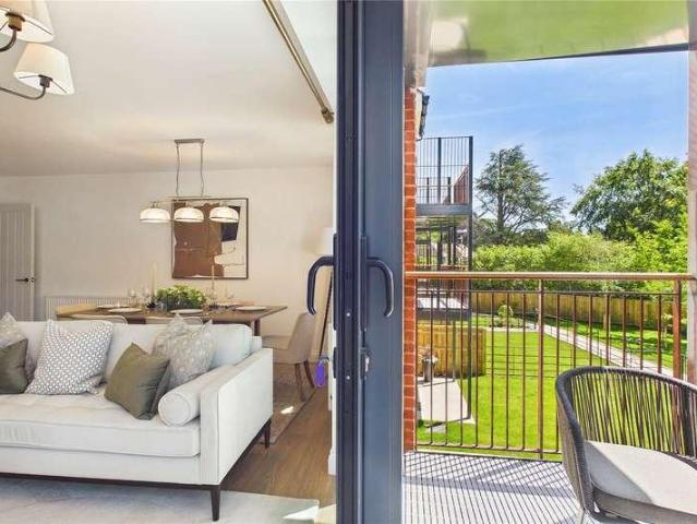 2 bed flat for sale