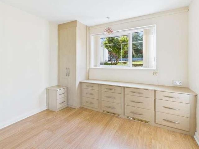 2 bed flat for sale