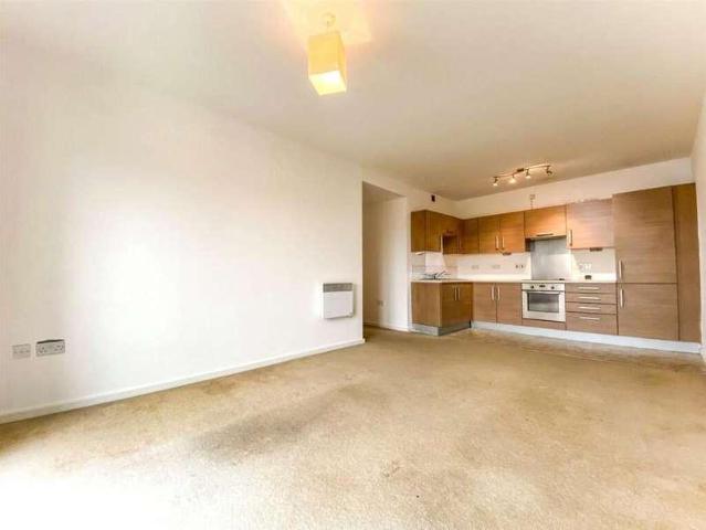 2 bed flat for sale