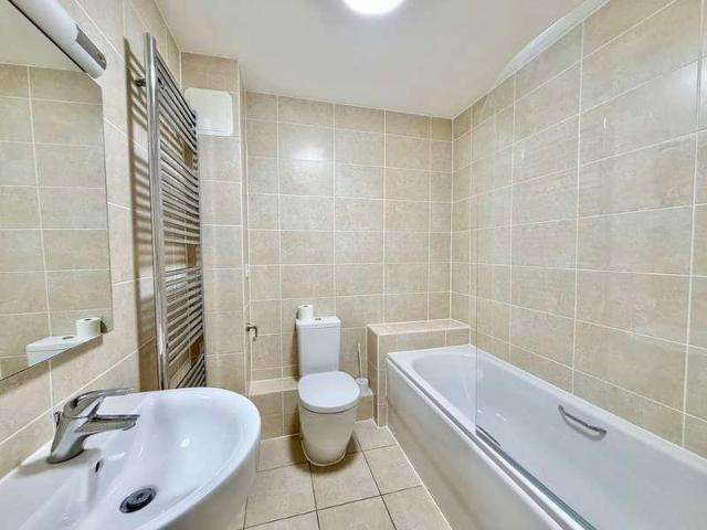 2 bed flat for sale