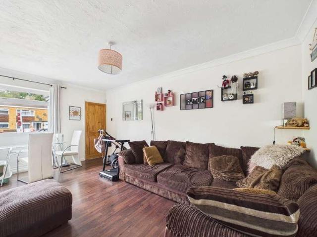 2 bed flat for sale