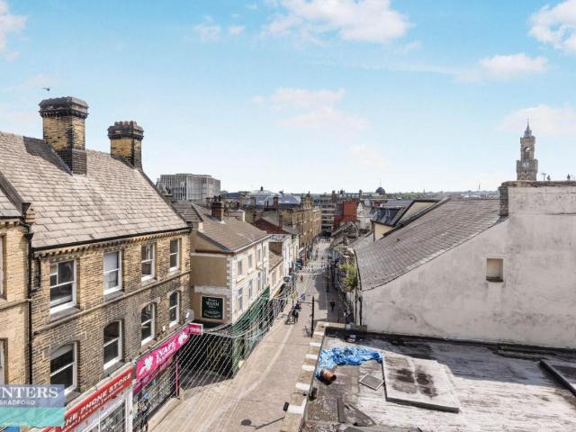 2 bed flat for sale