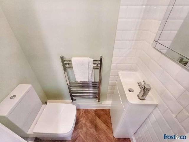 2 bed flat for sale