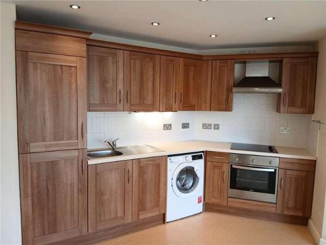 2 bed flat for sale