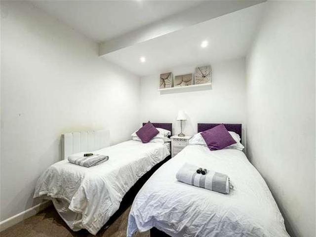 2 bed flat for sale