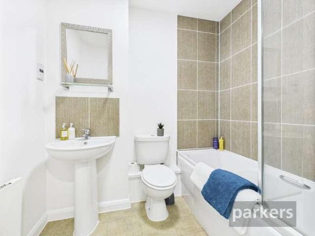 2 bed flat for sale