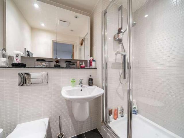 2 bed flat for sale