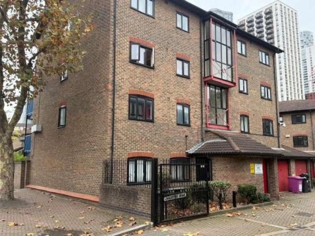 2 bed flat for sale