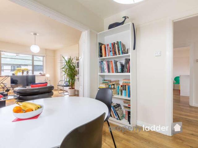 2 bed flat for sale