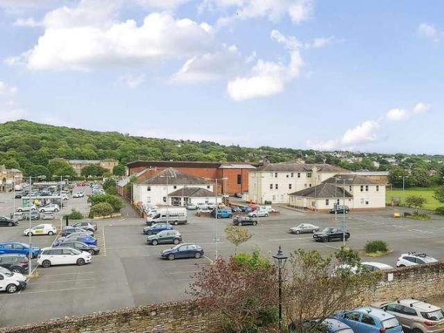 2 bed flat for sale